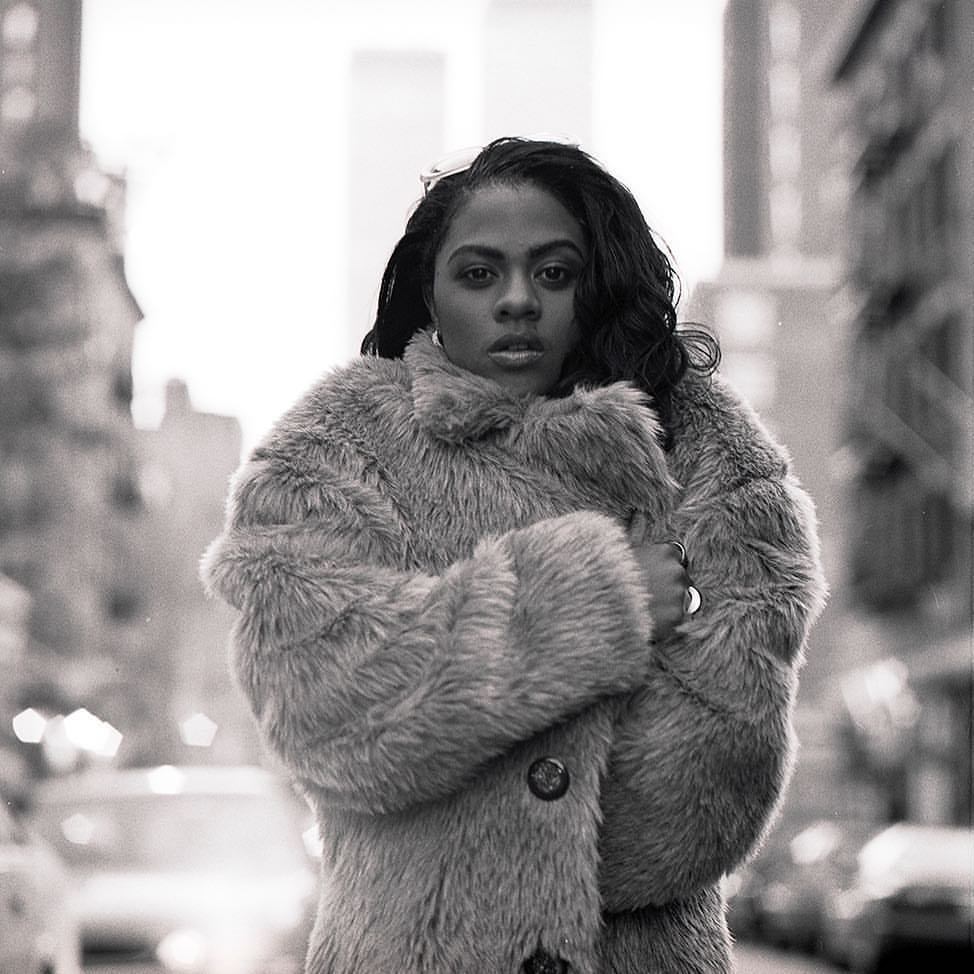 lil' kim gets an old paint job for her new look | inside jamari fox